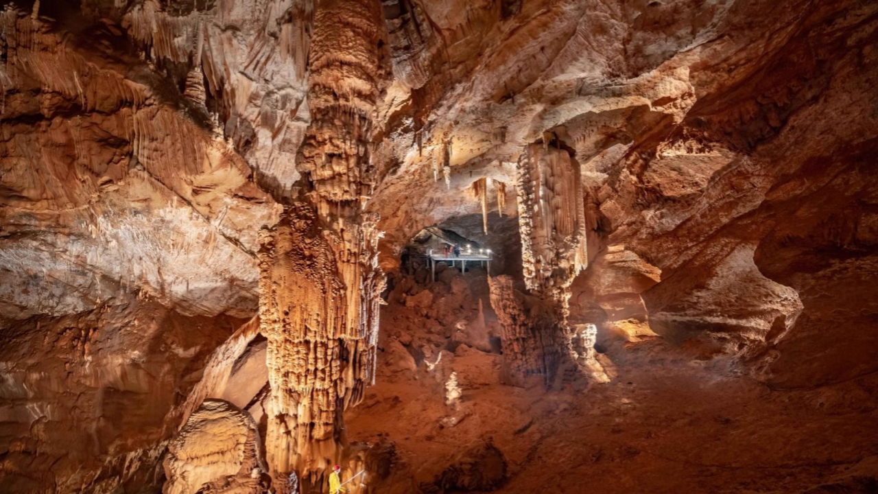 Évadez-vous en Auvergne-Rhône-Alpes à l'Aven d'Orgnac